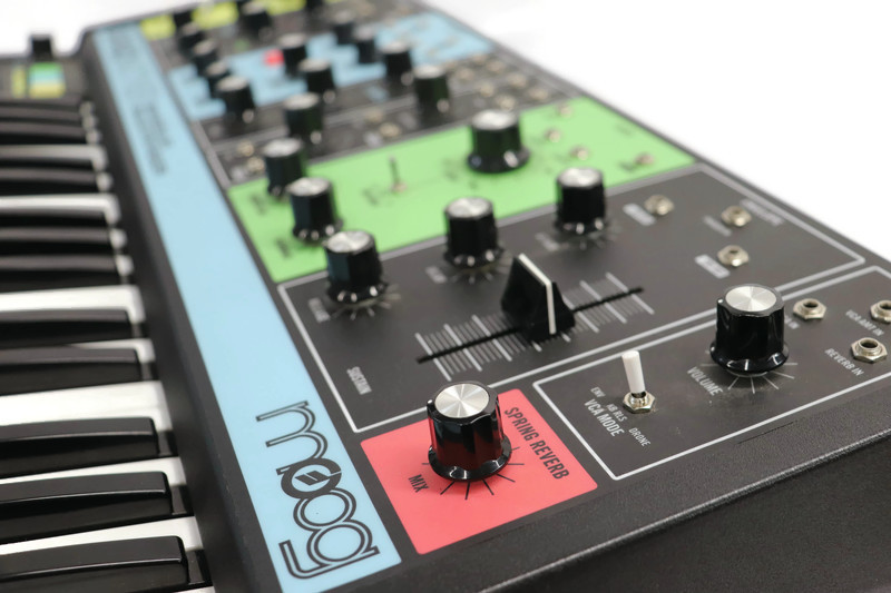 MOOG Grandmother - Semi-Modular Analog Synthesizer Keyboard | American ...